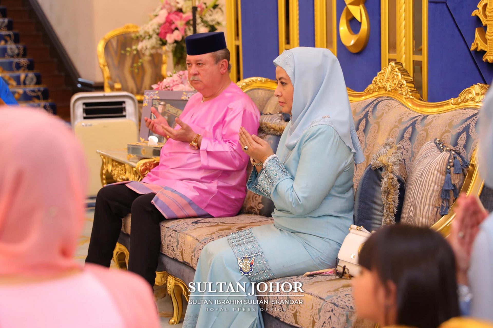 [GAMBAR] Majlis Cukur Jambul Anakanda Tunku Aminah & Dato' Dennis ...