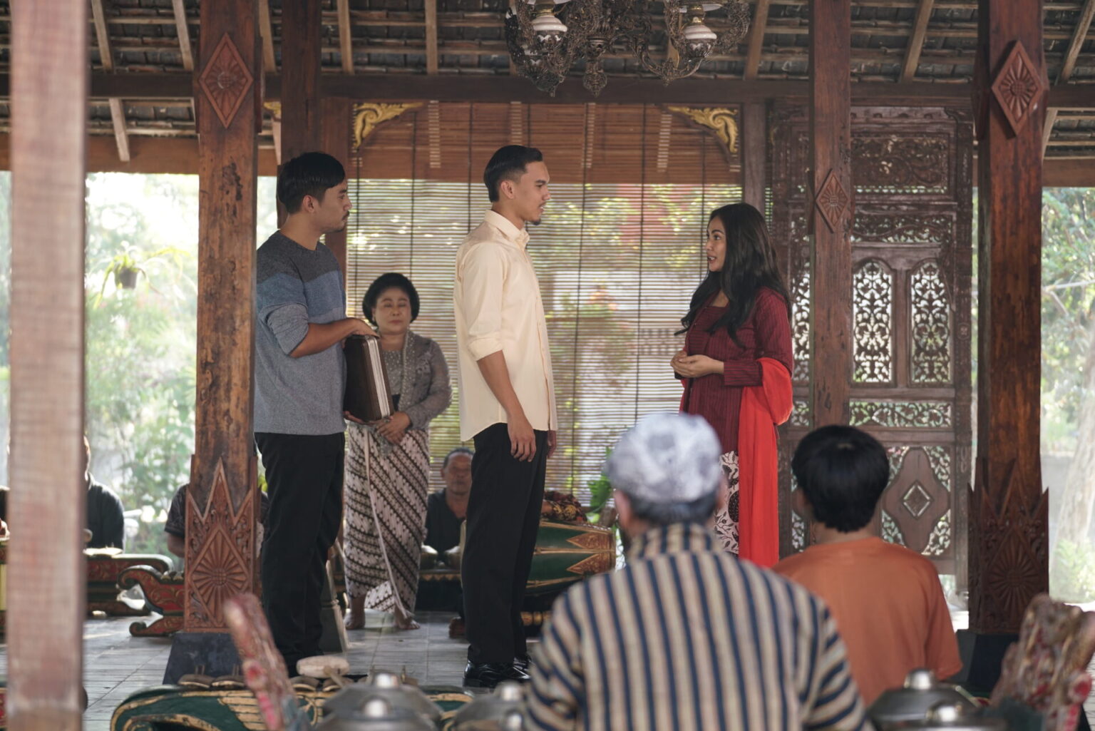 [REVIEW] Paku Tanah Jawa: Kisah Primadona Kampung Yang Dianggap Sundal - Murai MY