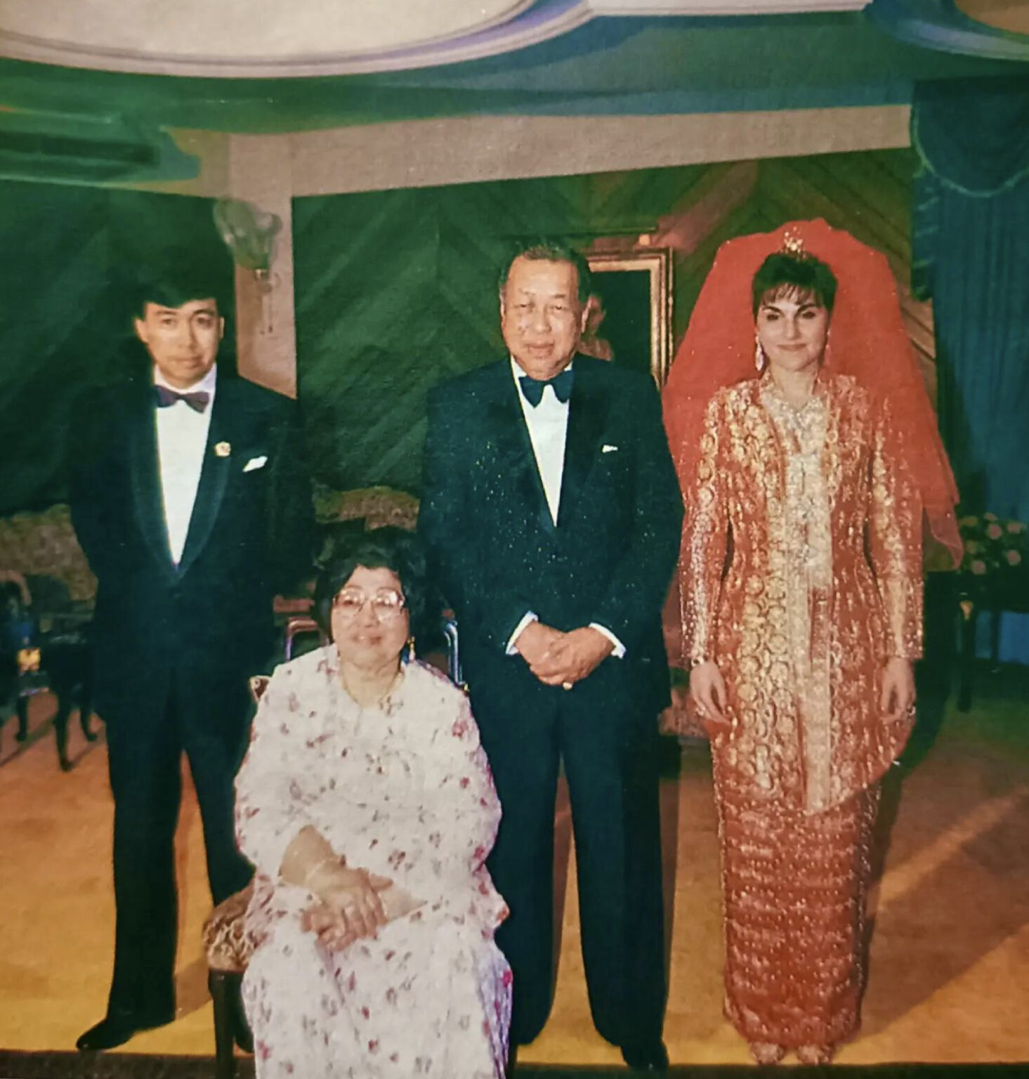 Wajah Ibunda Tengku Amir Shah Dalam Majalah Lama Buat Netizen Terpukau ...