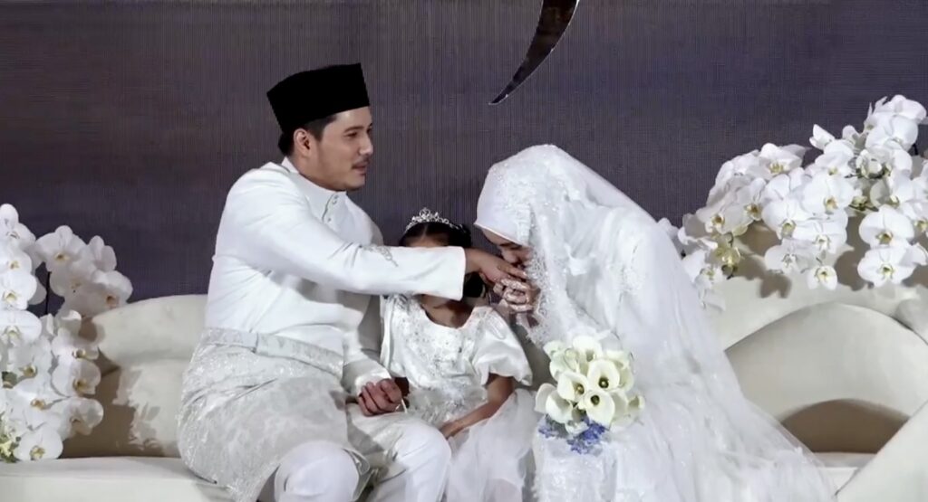 “Fatima Menemani Ayahnya Sarung Cincin”- Majlis Ijab Kabul Fattah Amin ...