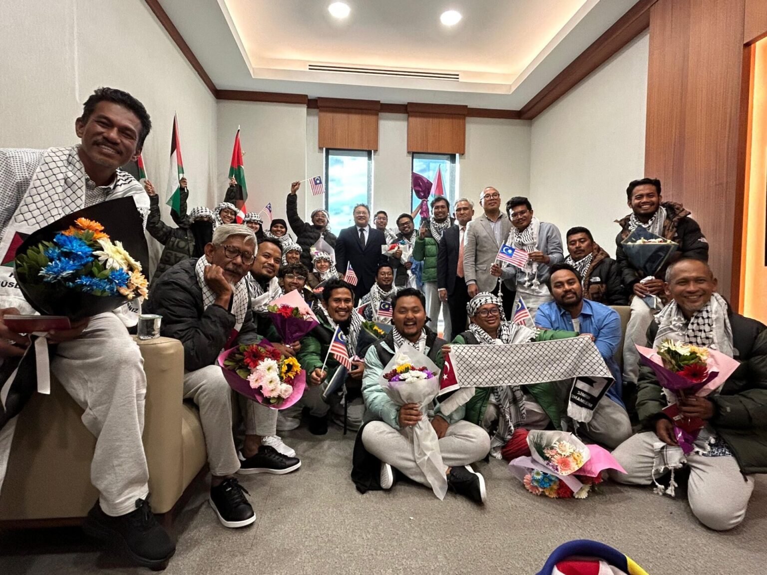 "Kita Akan teruskan Perjuangan Sehingga Titisan Darah Terakhir ...